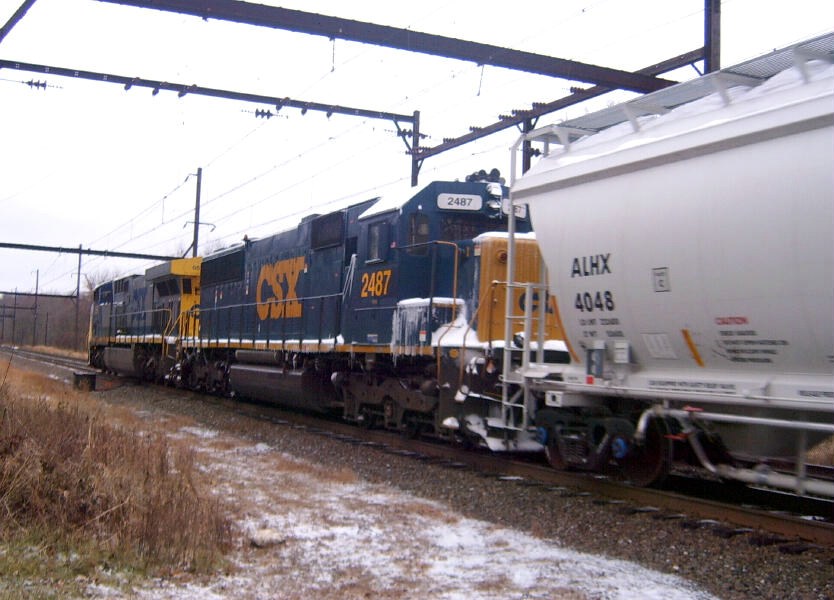 CSX 2487 on Q439